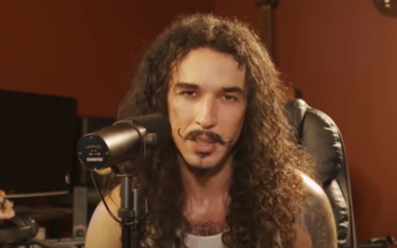 Homem imita a voz de 20 artistas conhecidos na perfeição | Raposa Pop