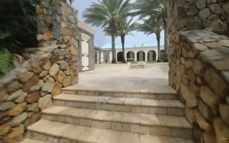 Novas imagens expõem detalhes inéditos da ilha privada de Jeffrey ...